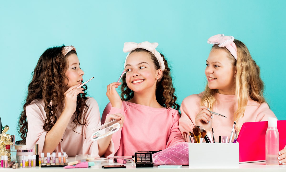 What Age Should Girls Start Wearing Makeup? A Guide for Parents